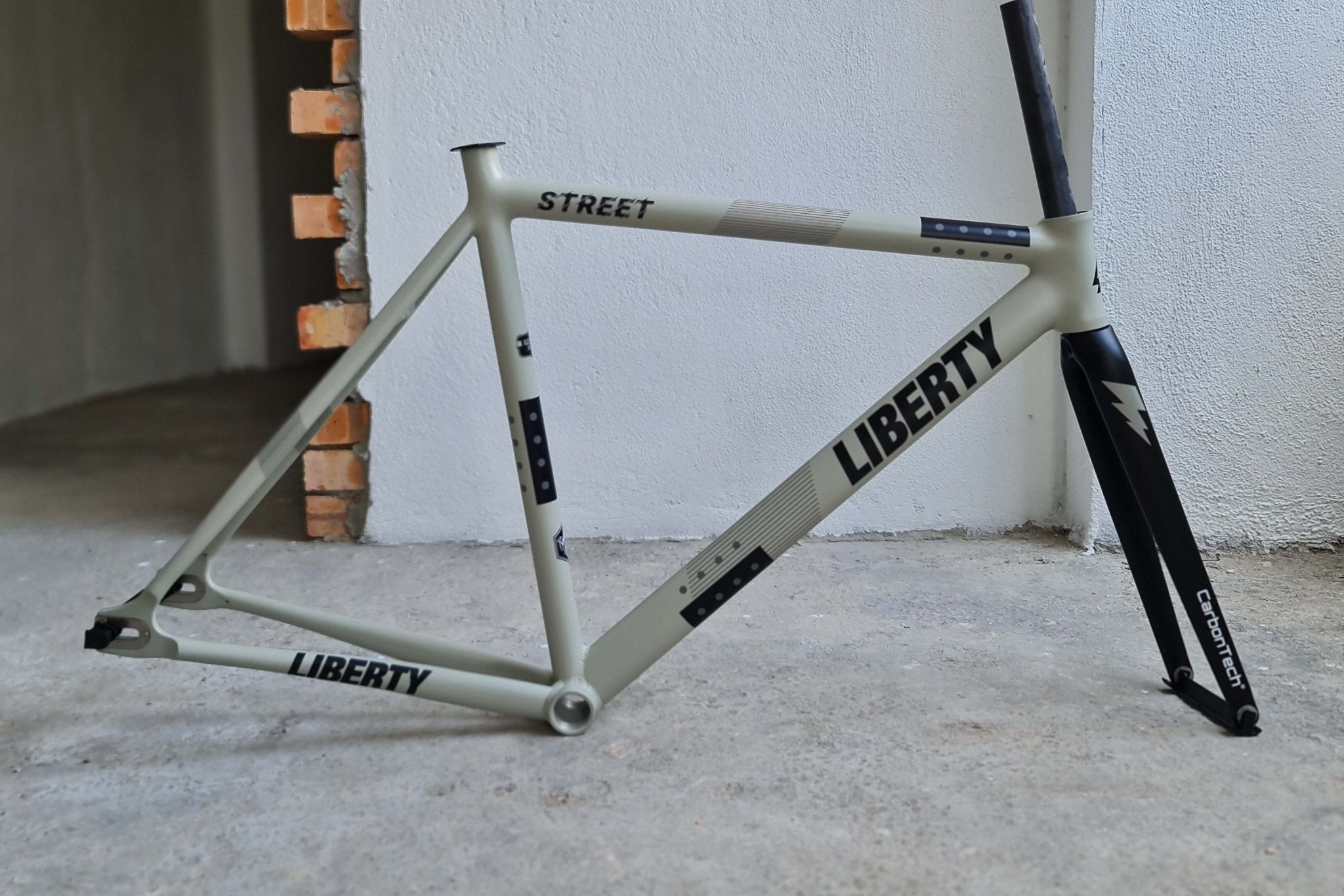 LIBERTY Street V5 Frameset – FISHTAIL CYCLERY